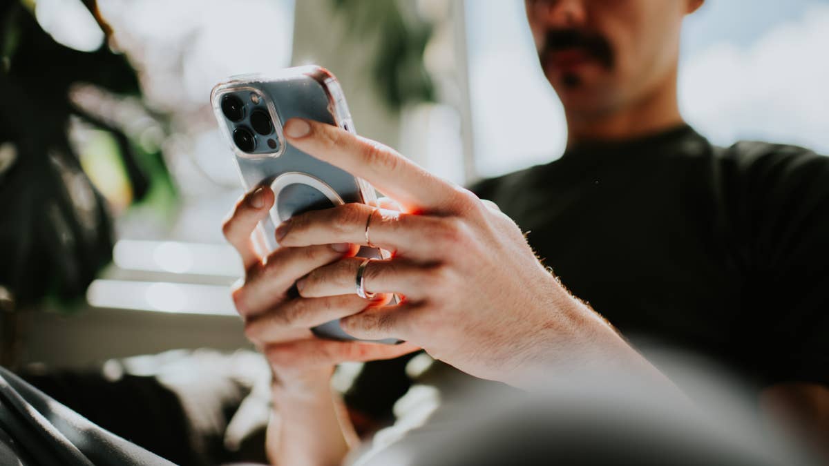 New study finds link between social media and adult loneliness