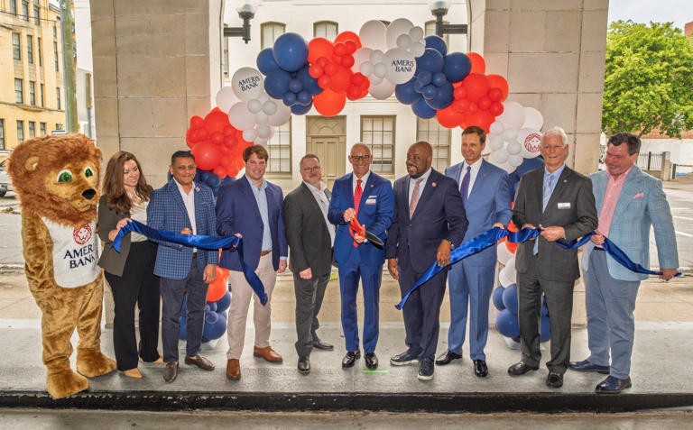 Historic downtown Savannah building gets new life as Ameris Bank opens ...
