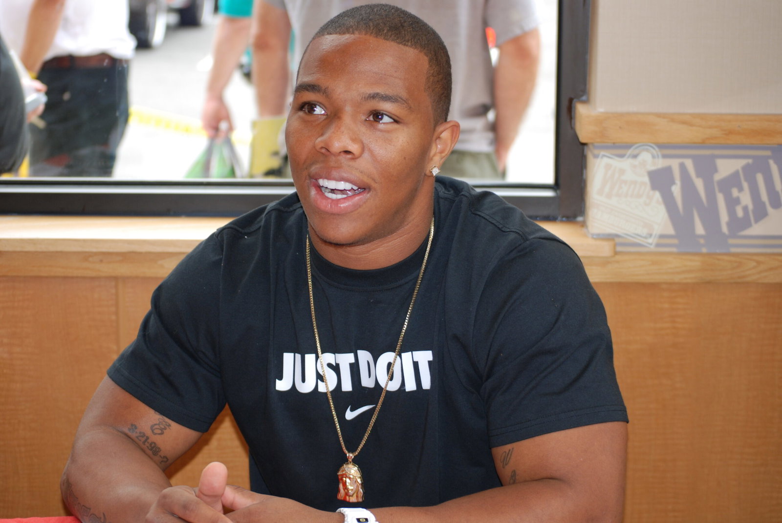 Ray Rice returns to Rutgers, completes long-delayed degree