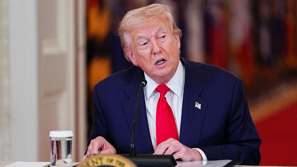 Donald Trump branded 'dumbest president in history' as he explains the ...
