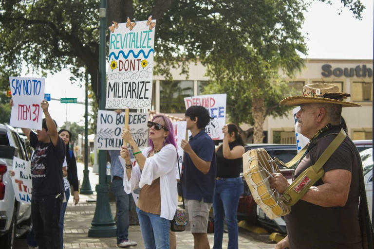 Laredo residents protest border wall efforts