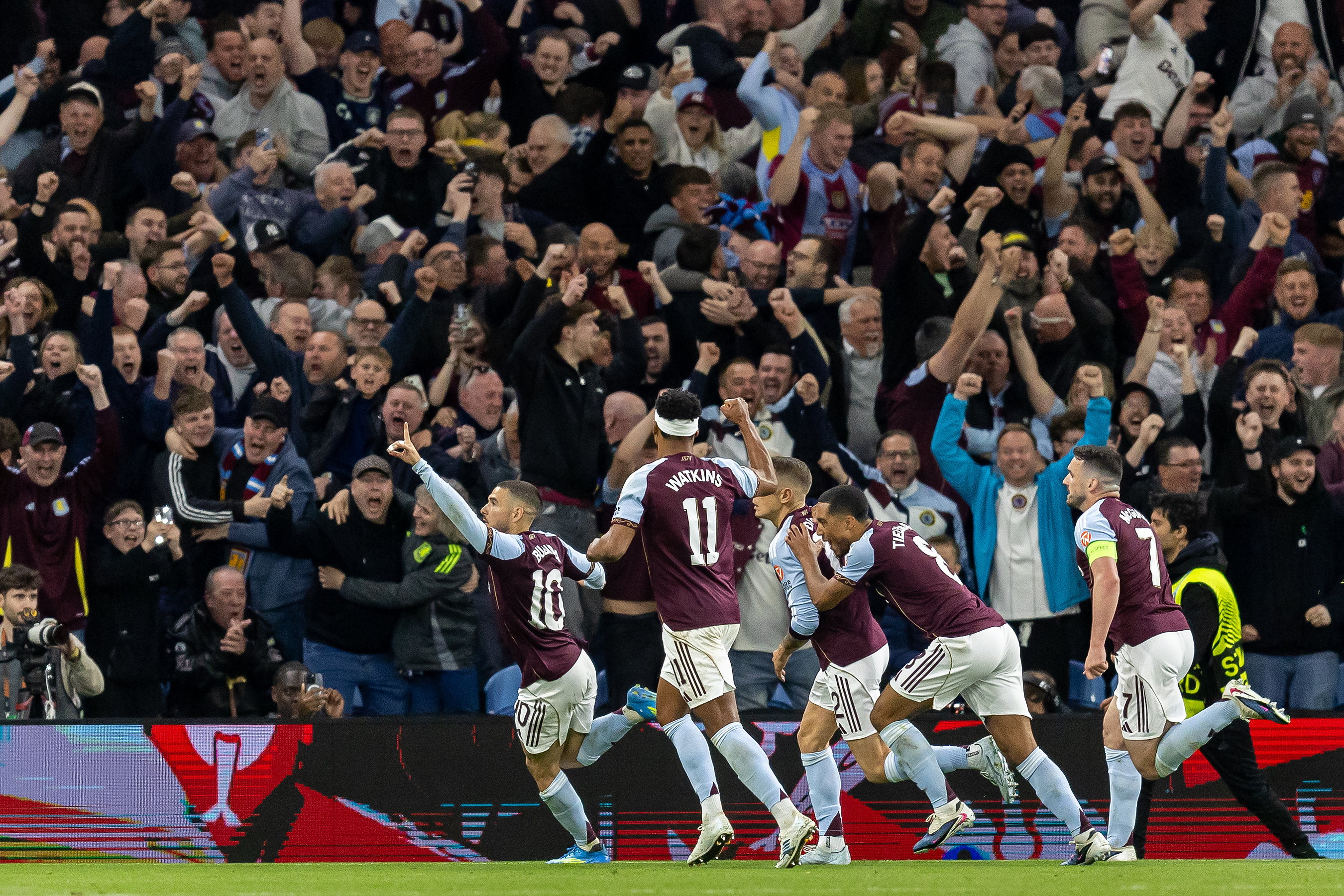 Mr. Europa League flikt het weer: Aston Villa ten koste van Forest naar ...