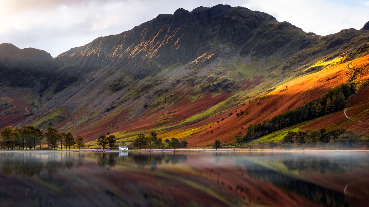 With lakes, mountains, and villages, the Lake District is the UK’s most ...