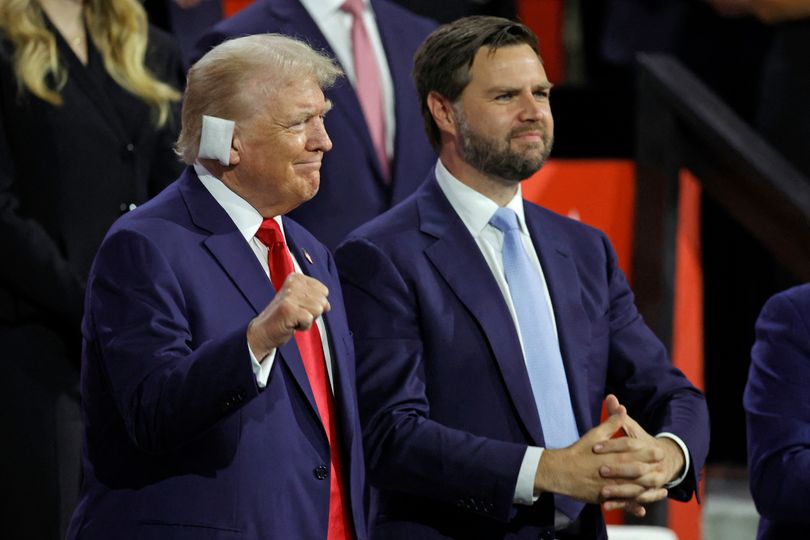 Trump conspicuously leaving out Vance name from nearly half of latest ...