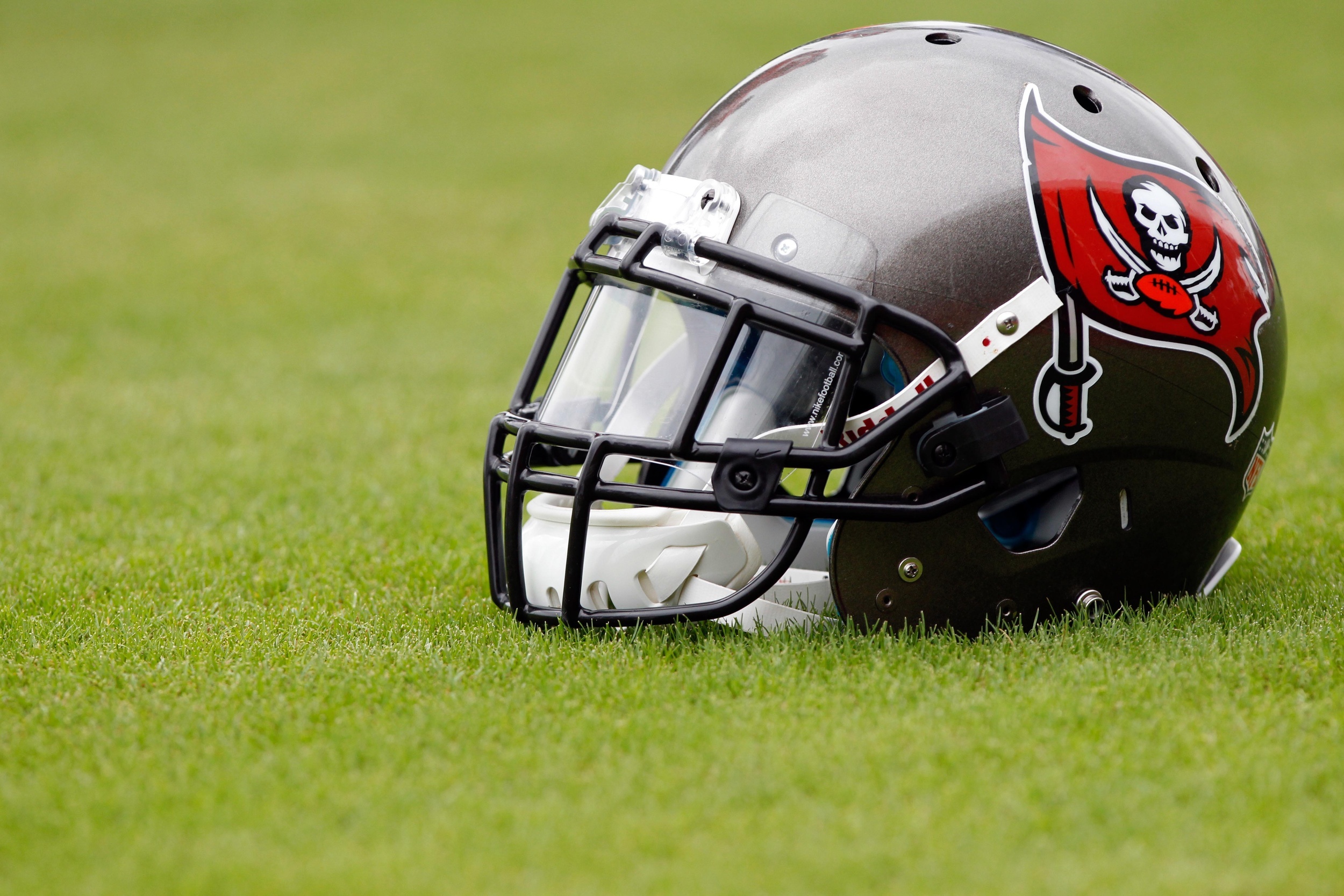 Bucs sign 4 more from 2026 draft class to rookie contracts