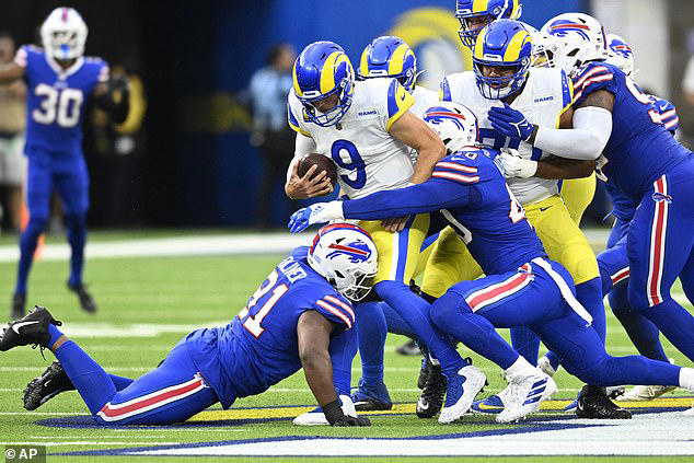 Astonishing report claims Maxx Crosby could quit Raiders midseason for ...