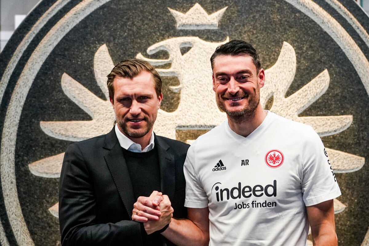 Frankfurt-Trainer Riera bleibt vor BVB-Spiel gelassen: "Mache mir keine ...