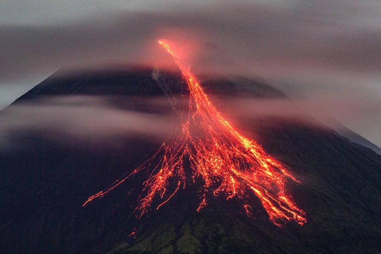 Race to rescue 20 hikers after Indonesia volcano eruption