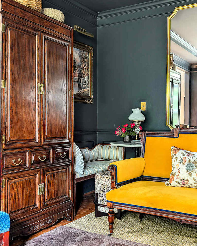 A 'useless' dining room got color-drenched and now is the coziest ...