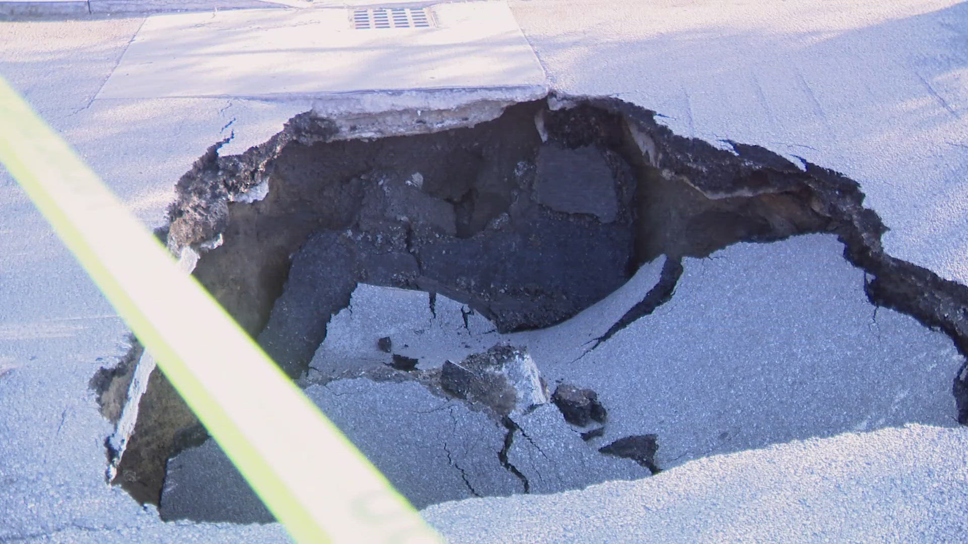 Sink hole closes South Buffalo street