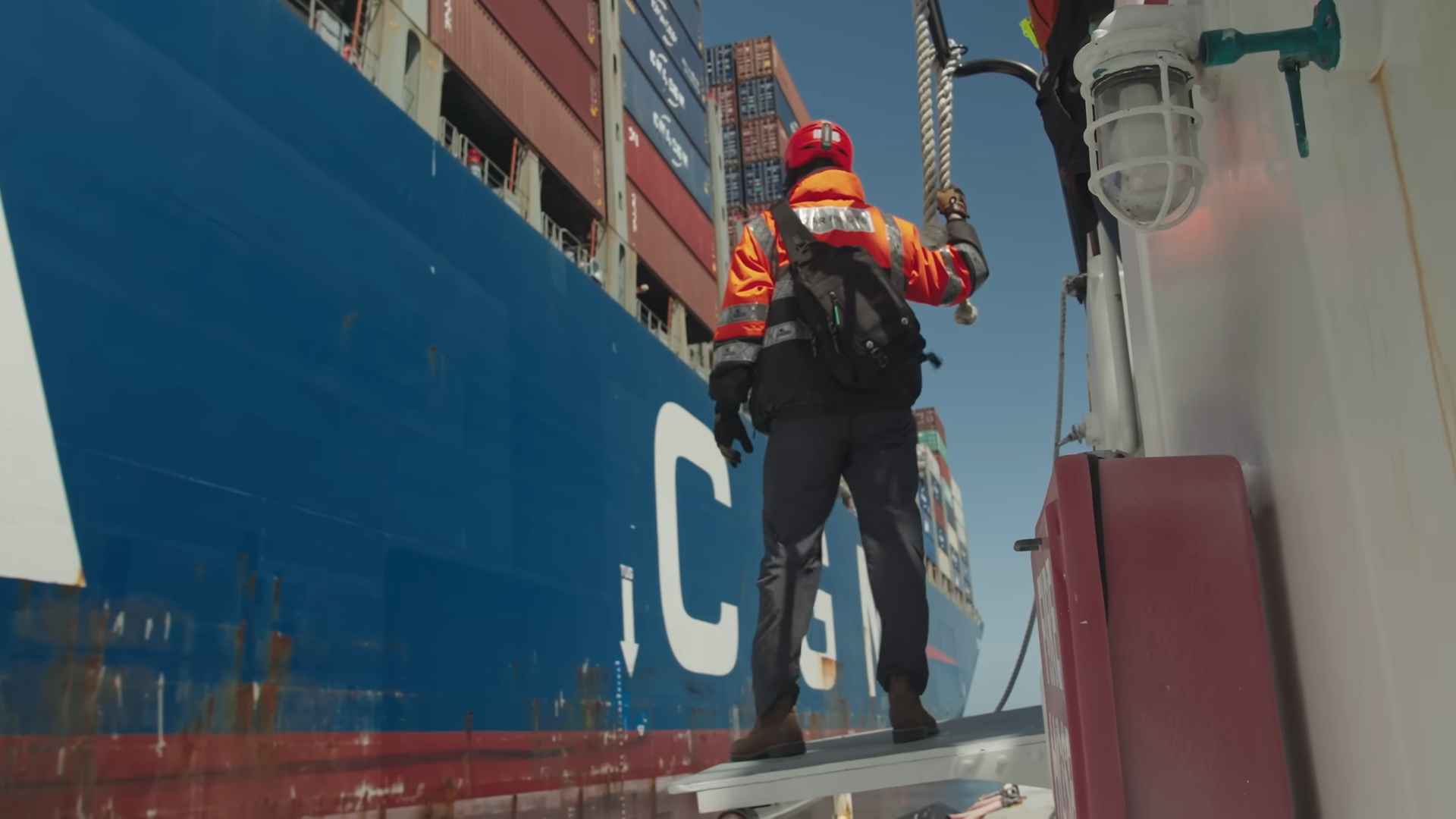 Watch cargo ships enter one of the world’s most dangerous bays - “No ...