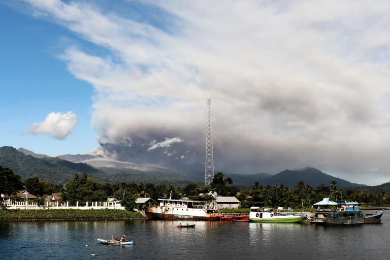 Indonesia volcano eruption kills three hikers with others missing