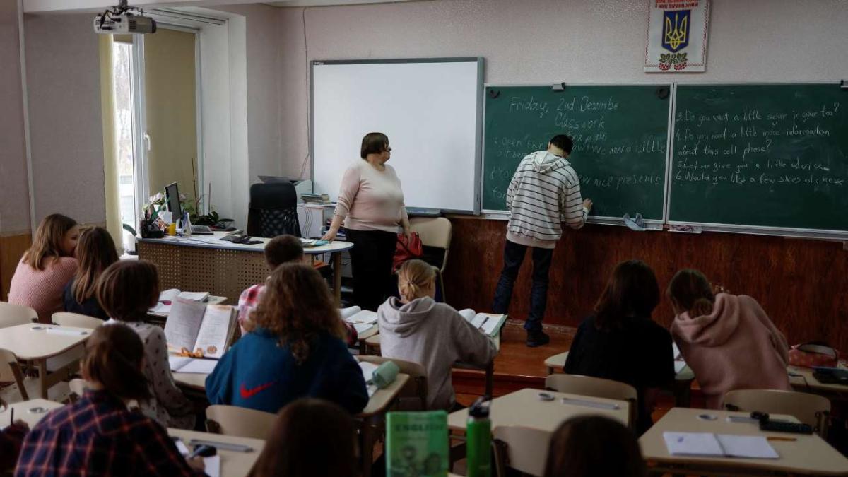 Golpe a la educación: padres de familia y expertos rechazan fin de ...