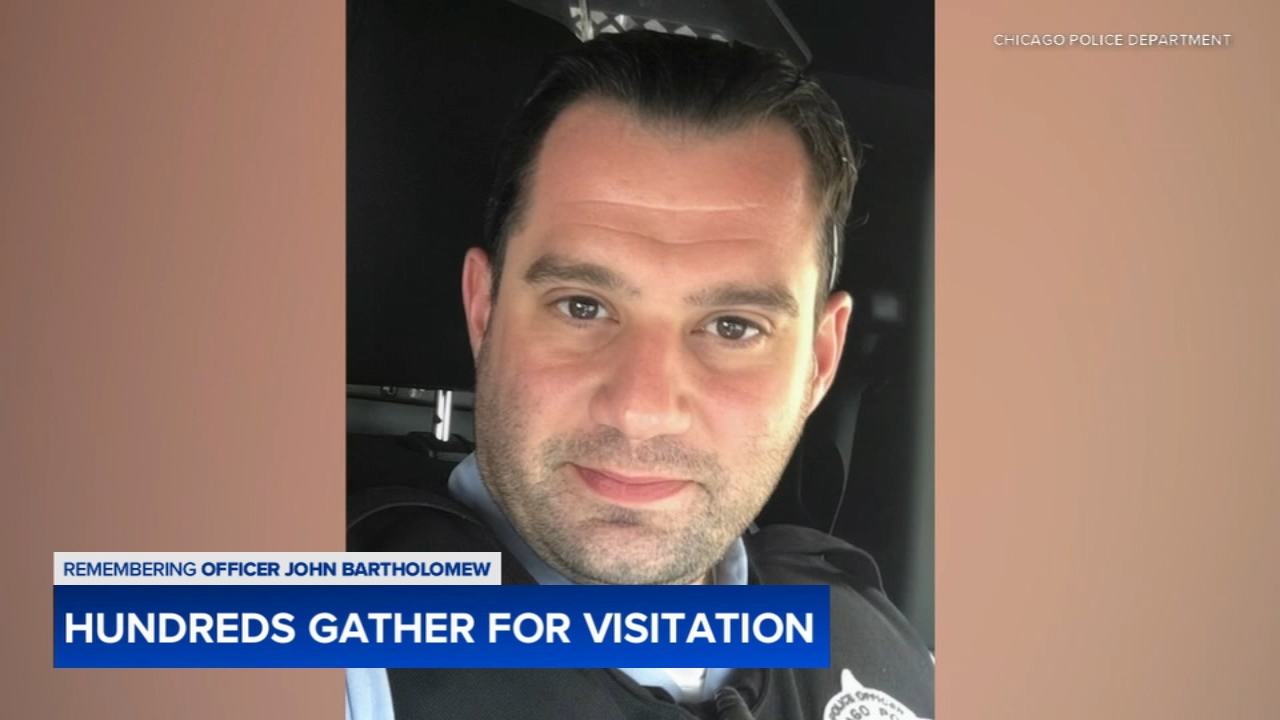 Hundreds gather for visitation for fallen Chicago police officer John ...