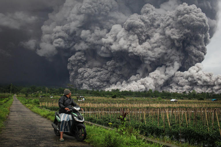 Race to rescue 20 hikers after Indonesia volcano eruption