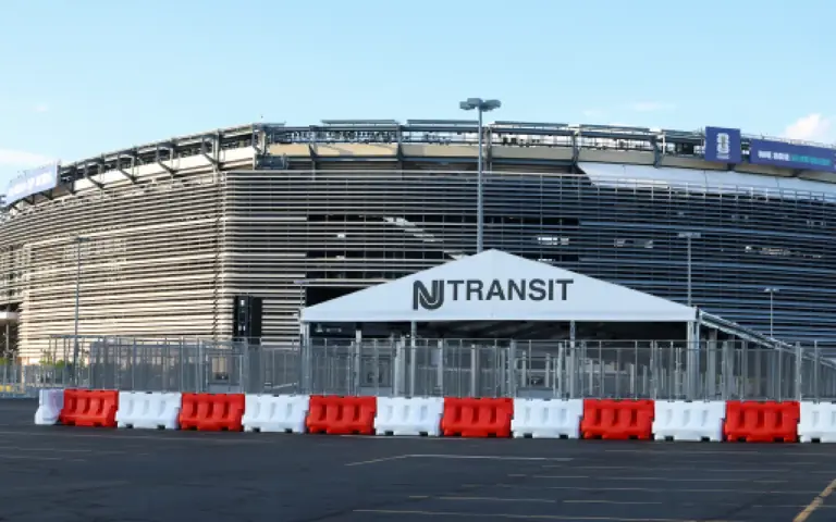 Rail fare to World Cup final stadium is cut to US$105