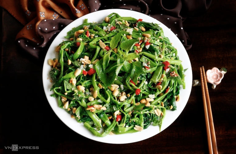 Quy tắc ăn 'rau trước cơm sau' giúp ổn định đường huyết
