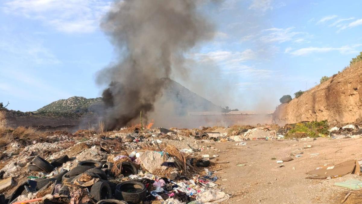 Incendio en basurero clandestino provoca intensa movilización en Hidalgo