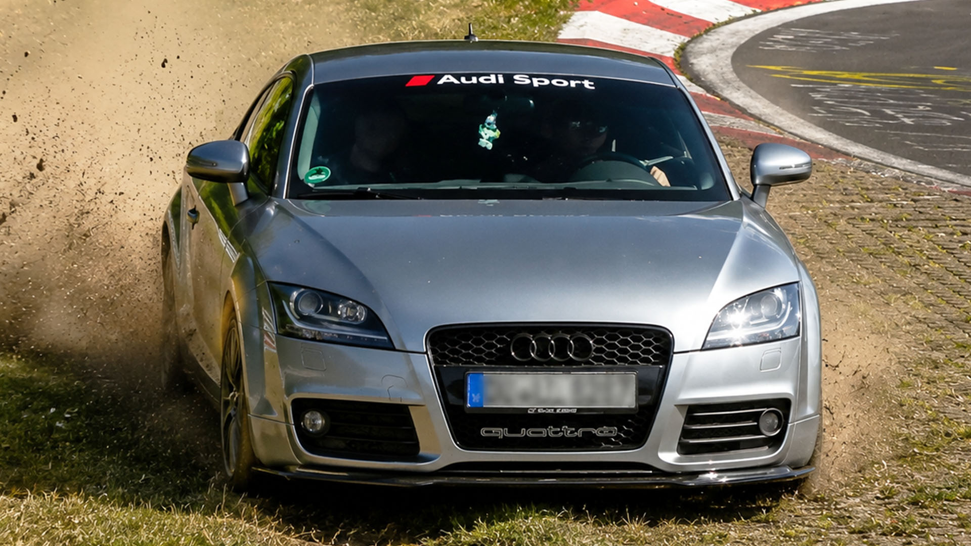 Fast Nürburgring Laps Turn Into Pure Chaos Within Seconds Suddenly