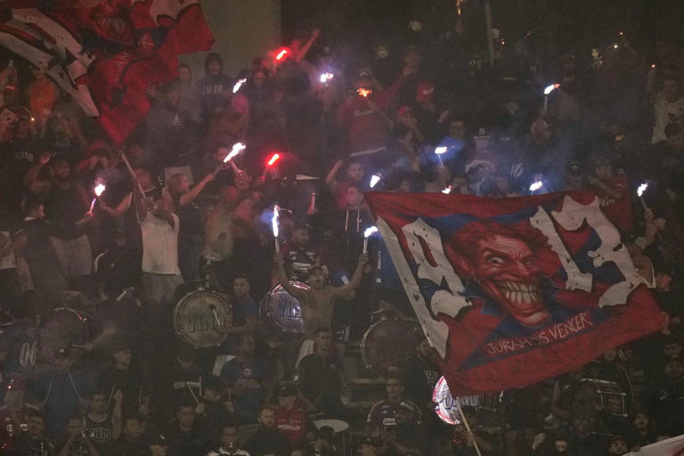 Copa Libertadores soccer match halted after just 3 minutes when fans ...