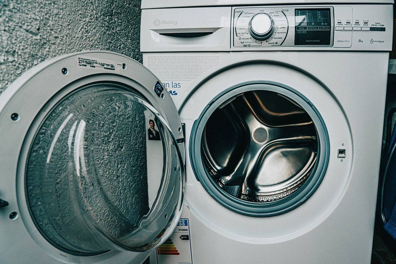 Woman crashes car into Tumpat laundry shop after accidental accelerator ...