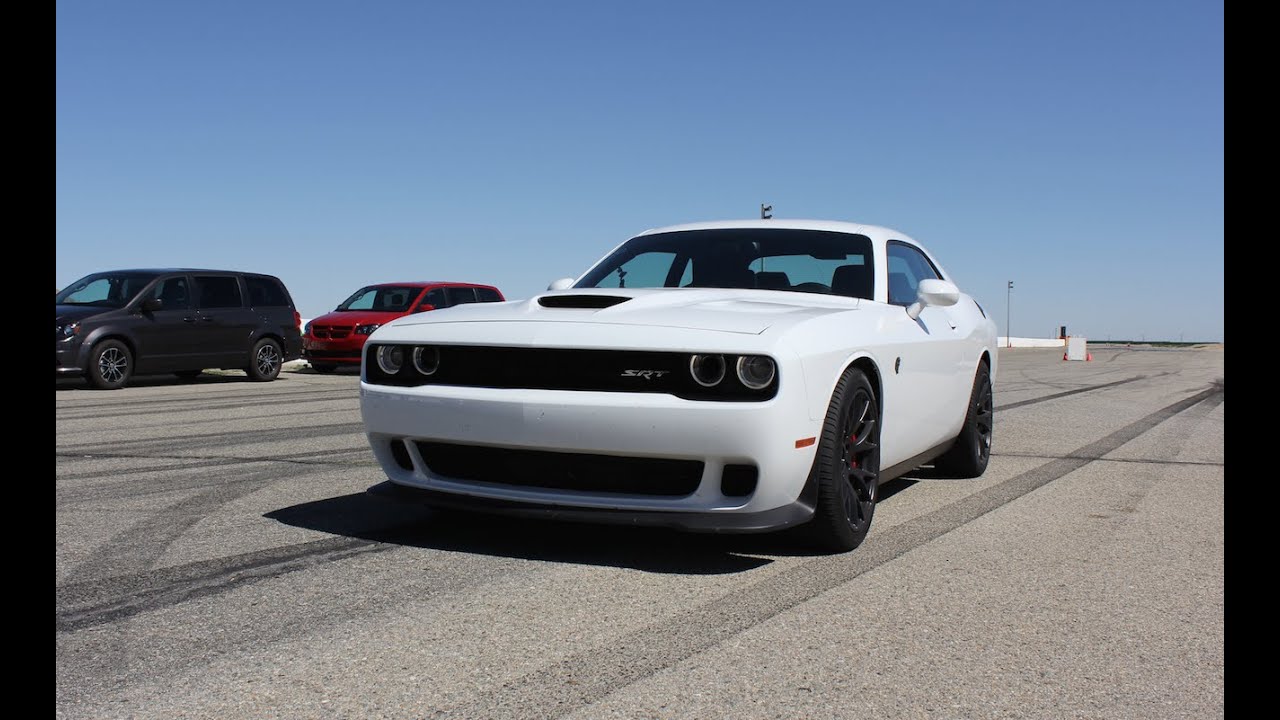Dodge Challenger SRT Hellcat - On track