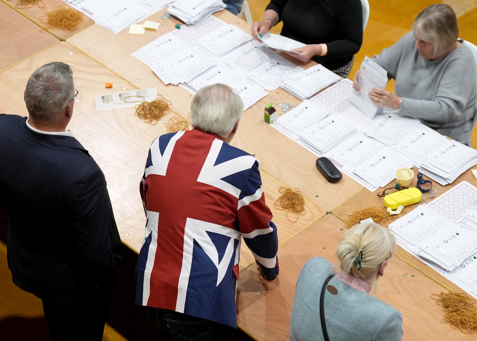 Labour appears to haemorrhage seats as first local election results roll in