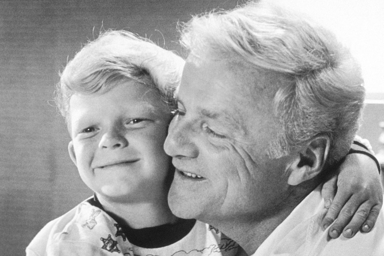 'Family Affair's Johnny Whitaker reflects on demands of being a child ...