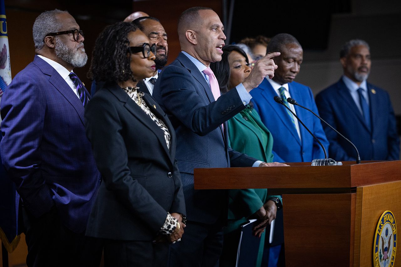 Hakeem Jeffries tells Trump to get an 'intervention' after 'another ...
