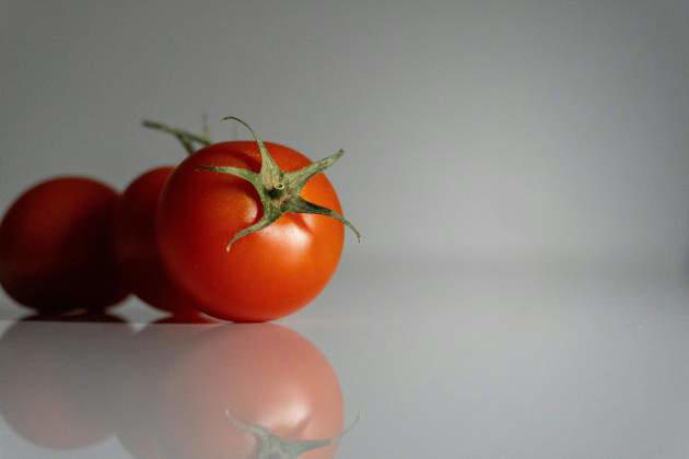 Cuando un tomate parece demasiado maduro, nunca lo tires, está en el ...