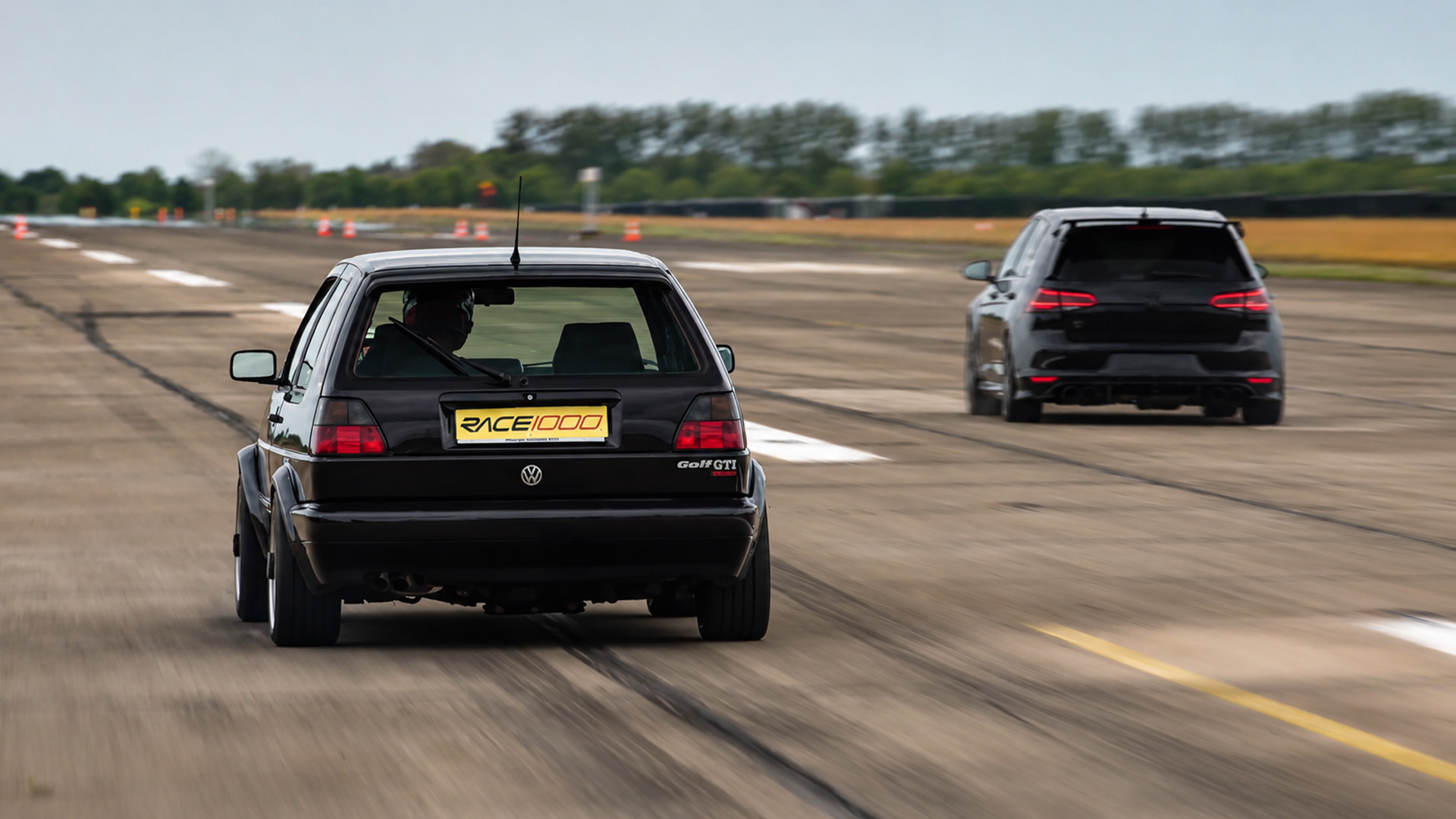Getunede Volkswagen Golf 2 neemt het op tegen Volkswagen Golf 7 in een ...