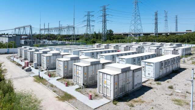 Battery array as powerful as 12 nuclear plants hits major milestone in ...