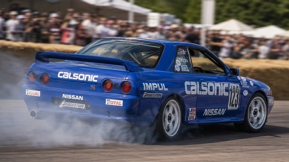 Jake Hill R32 GT-R uitlaatgeluid vol gas op het circuit
