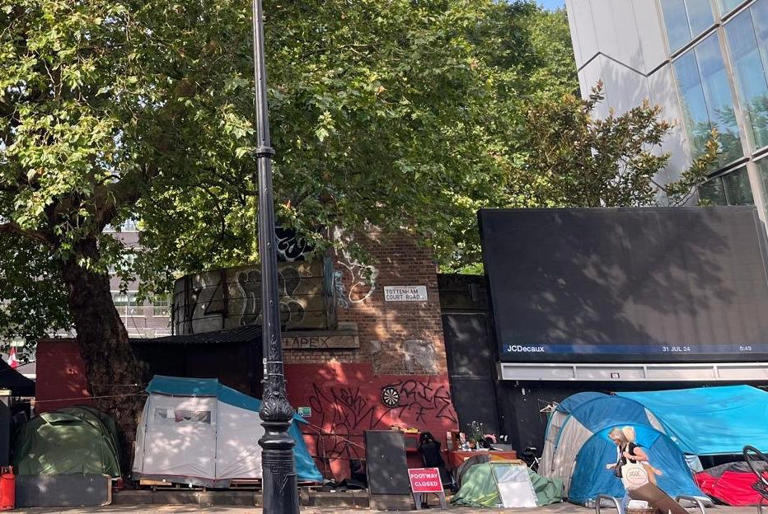 Londoners have nowhere to rest in public thanks to 'hostile greenery ...