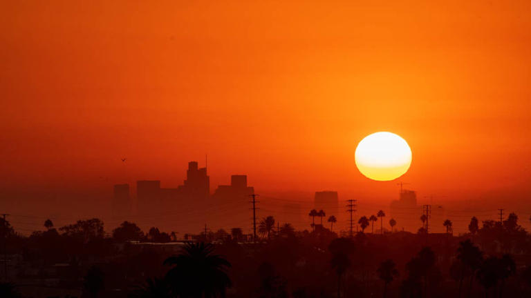 'Dangerously hot' heatwave next week - thousands urged to stay inside
