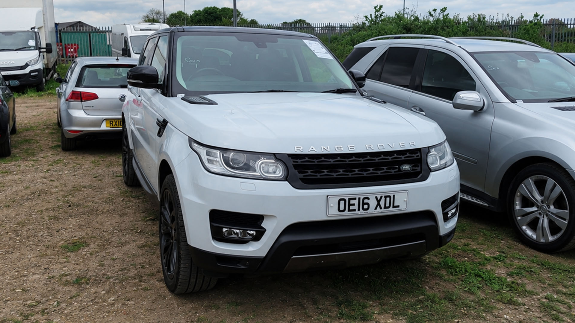 Inspecting this Range Rover shows excellent condition and specification