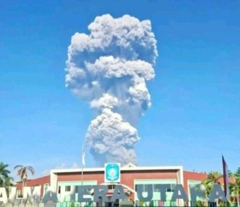 Indonesia volcanic eruption kills three hikers: officials