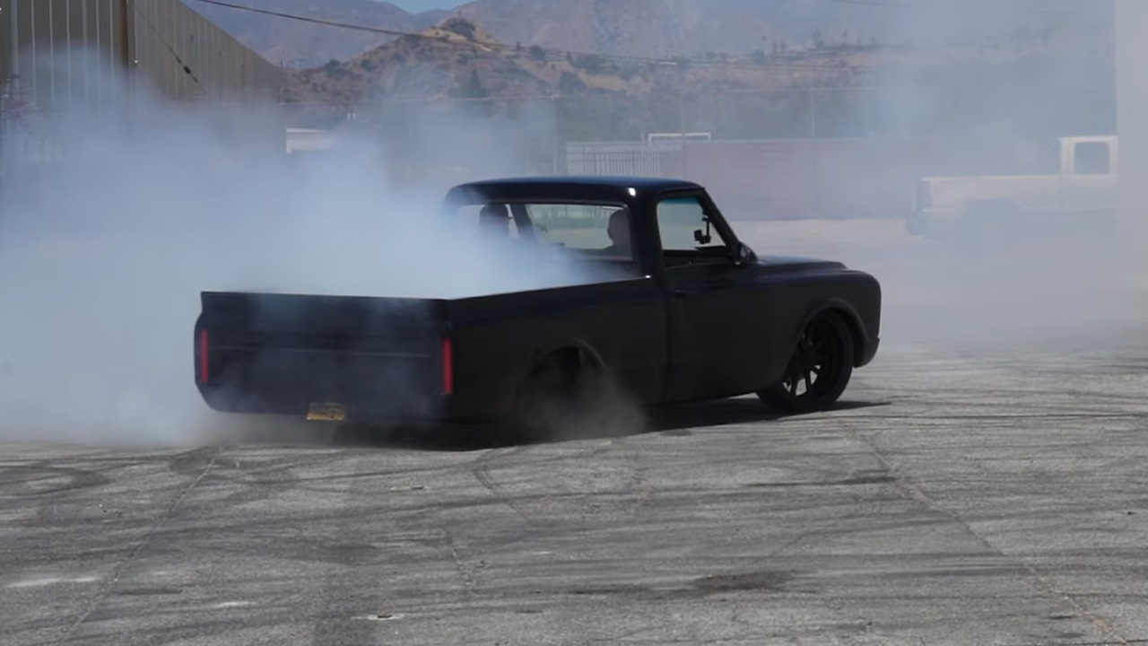This Bagged C10 Aggressively Drifting Like Crazy