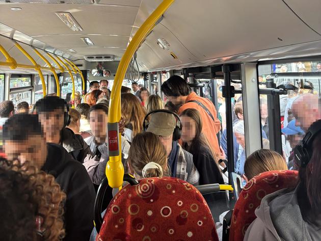 „Unfreiwillige Realsatire“: Chaos im Schienenersatzverkehr – Pendler ...