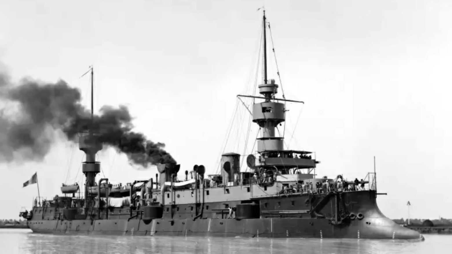 Schau, was passiert, wenn 1 Torpedo ein 16.000-Tonnen-Schiff versenkt