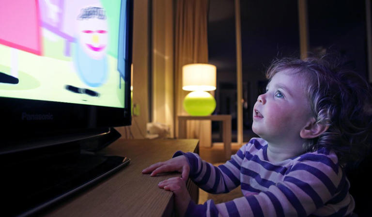 ‘Simple switch’ parents can make to so their kids’ TV watching is more ...