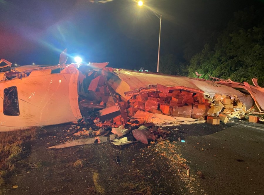 Rollover crash closes I-24 in Whites Creek