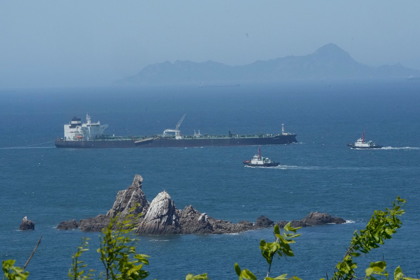 Oil tanker arrives in South Korea after passing through the Strait of ...