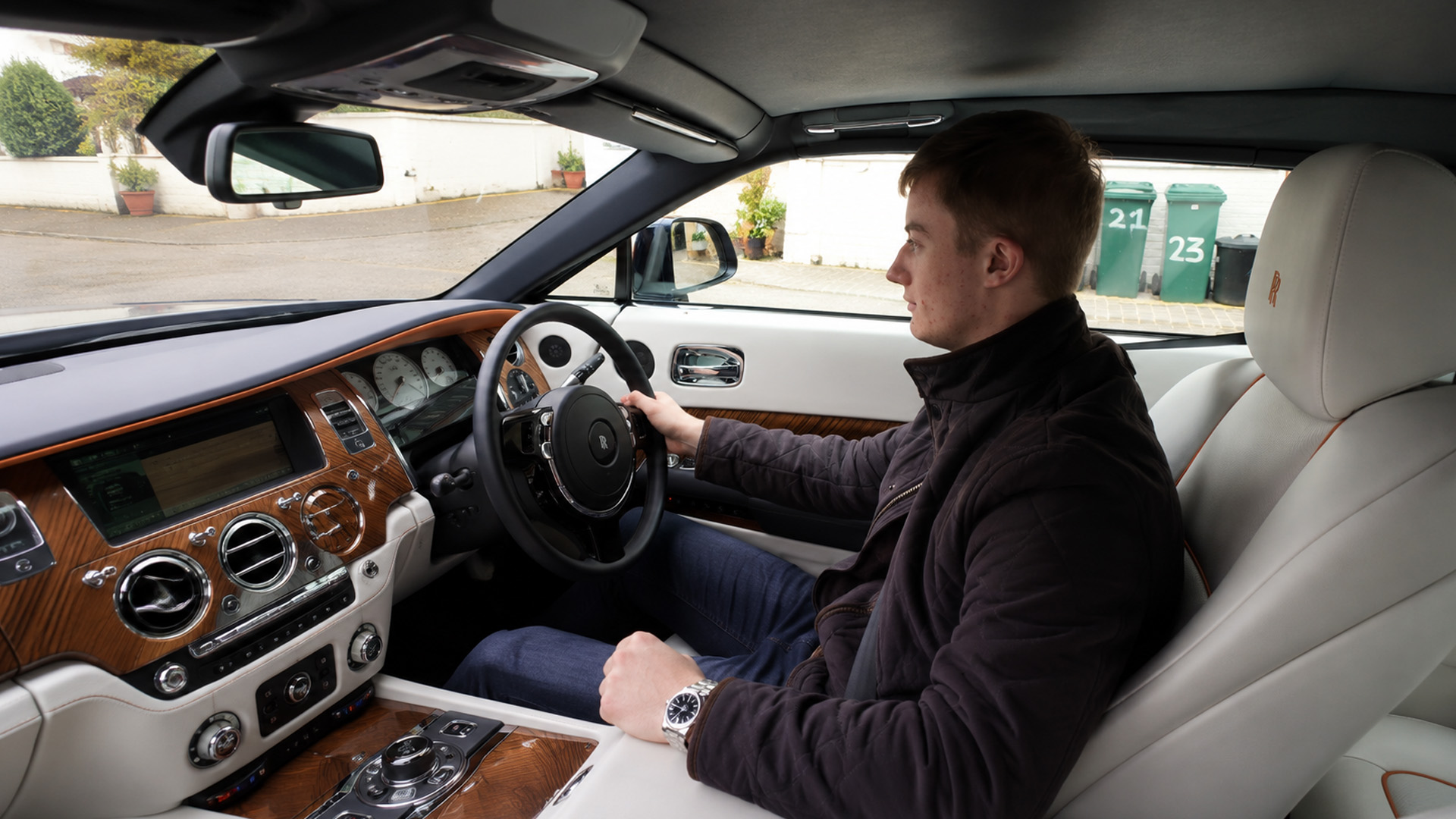 Driving a Rolls-Royce Dawn in the heart of London
