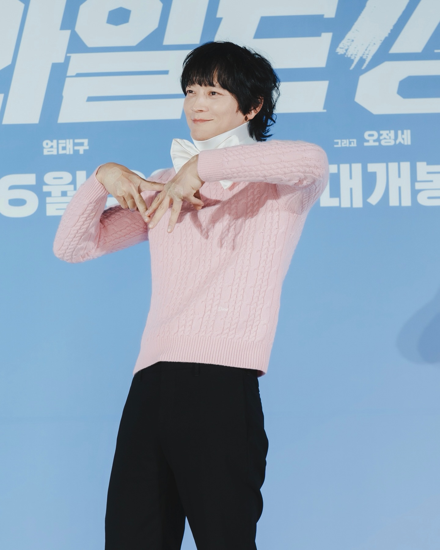Gang Dong Won sparks concern after appearing with bandaged hands at ...