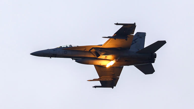 US-Kampfjet feuert Salven auf iranischen Tanker – der 333-Meter-Gigant ...