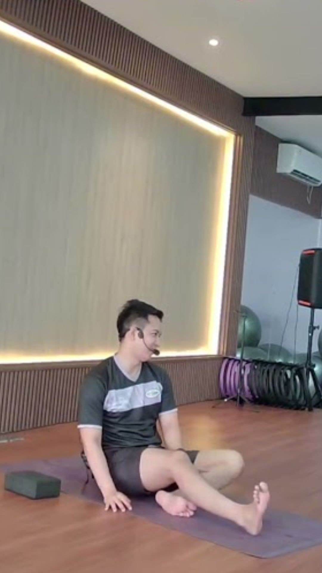 Tutorial scale pose atau tolasana