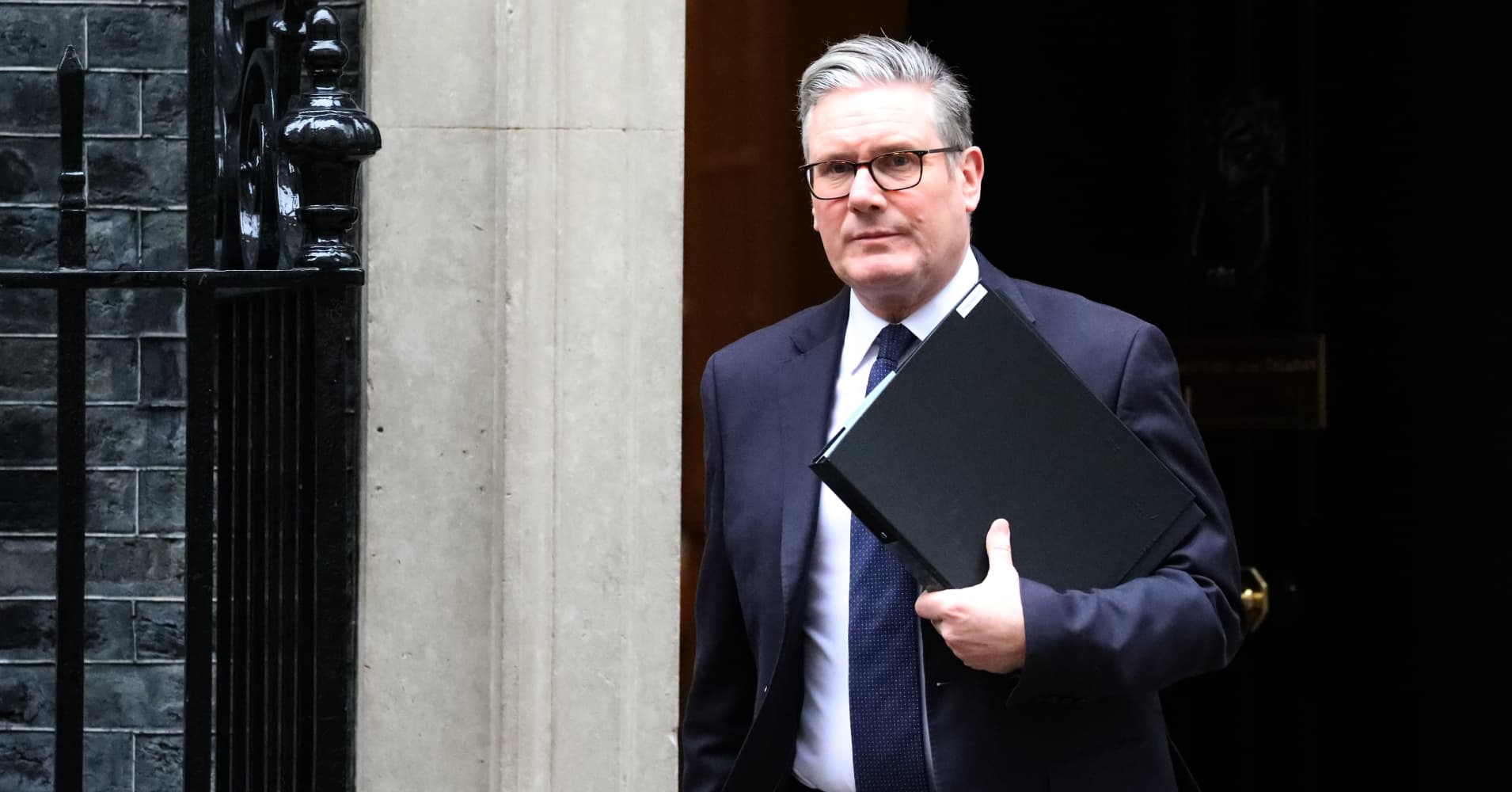 European stocks close lower as inflation fears return; Starmer faces ...