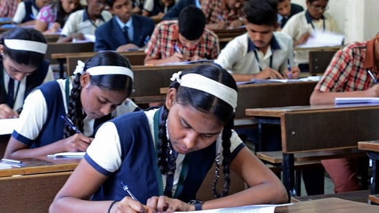 ‘CBSE result nahi, heart attack dena chahta hai’: Internet flooded with ...