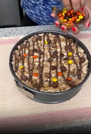 Decadent Reese’s peanut butter cake: easy and irresistible dessert